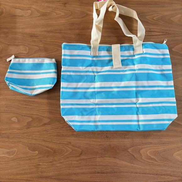 Wacoal | Bags | New Wacoal Blue And White Striped Tote Bag With Gently ...